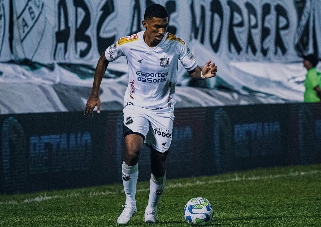 Goiás anuncia oficialmente a contratação do atacante Welliton ...