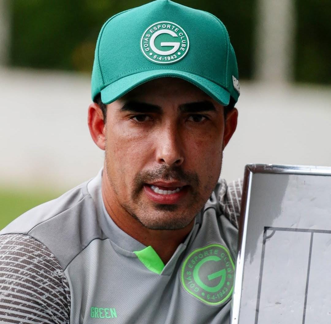 Alexandre Lemos deixa o Goiás; Veja os números do treinador
